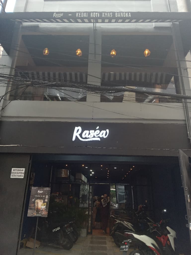Crew Outlet Kedai Rasea Tebet - Kedai Rasea Roti Bakar Penyet