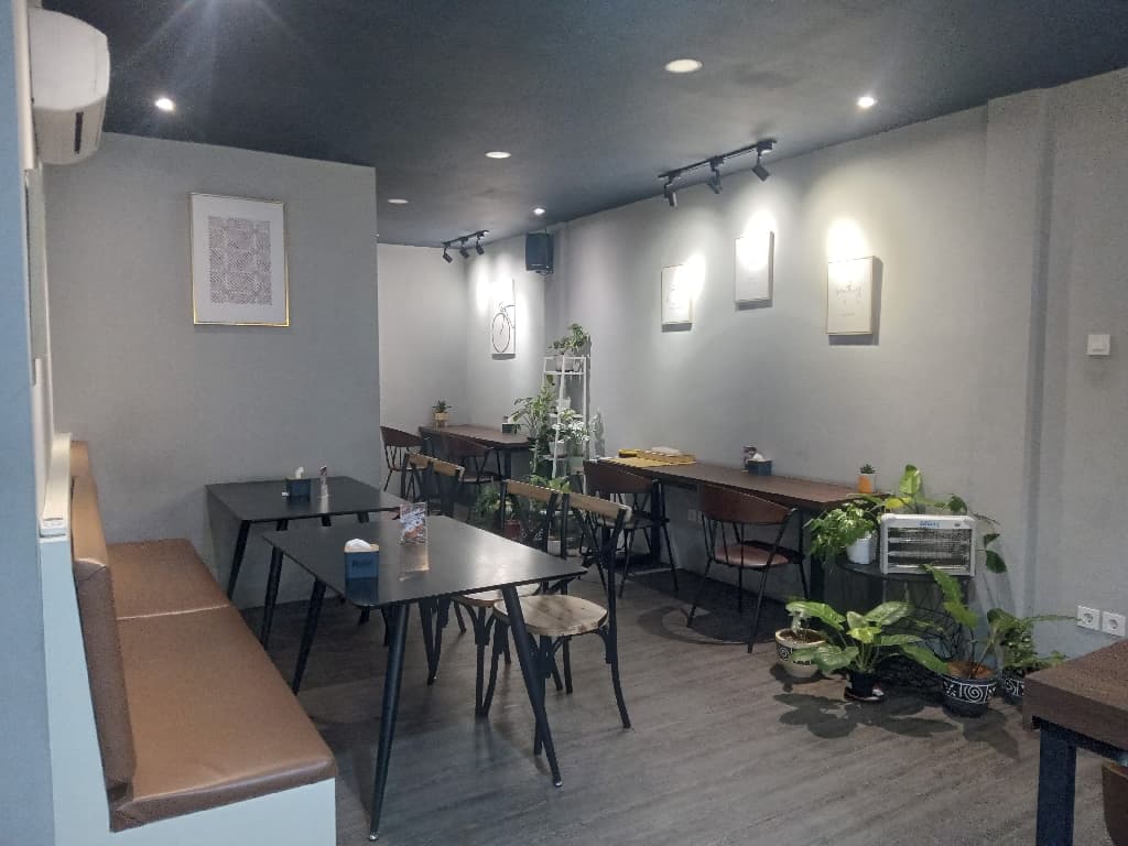 Crew Outlet Kedai Rasea Tebet - Kedai Rasea Roti Bakar Penyet