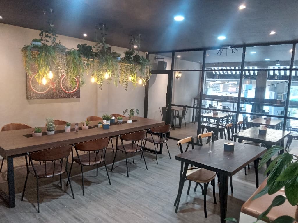 Crew Outlet Kedai Rasea Tebet - Kedai Rasea Roti Bakar Penyet